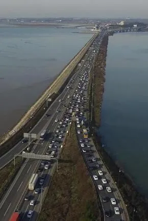 [Photo] Severe traffic jam for the time being around Seohae Bridge