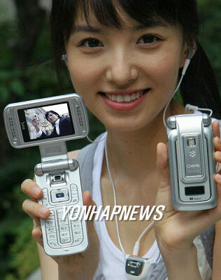 큐리텔, 세계 최초 블루투스 DMB폰 출시