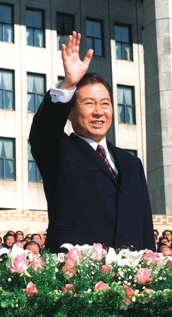 Former President Kim Dae-jung passes away