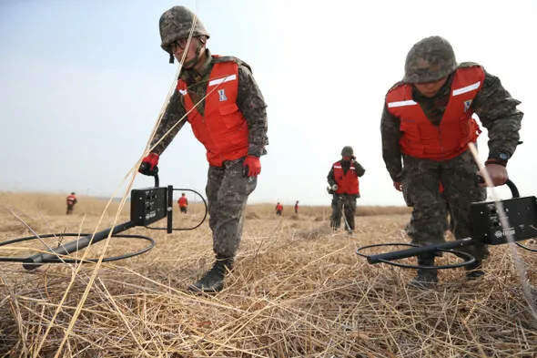 Mine clearance near the DMZ