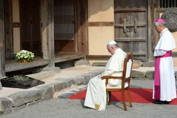 Pope pays tribute to Korea’s first Catholic priest