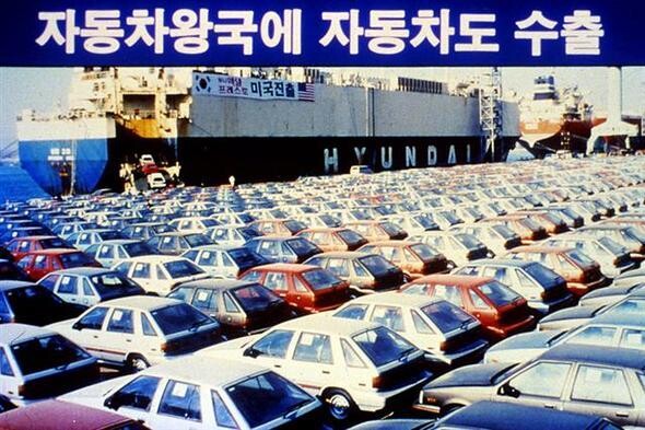 [Photo] S. Korea’s first car and bus exports