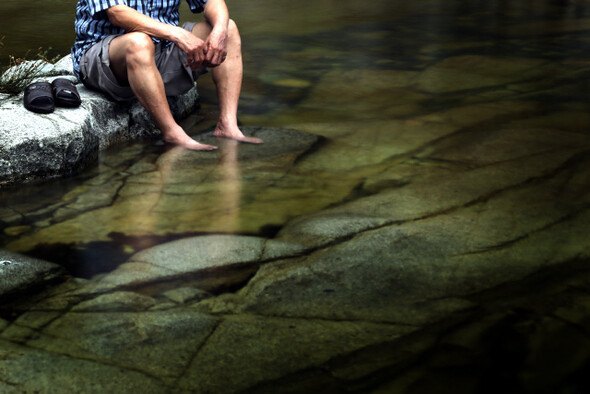 Relaxing, cool feet