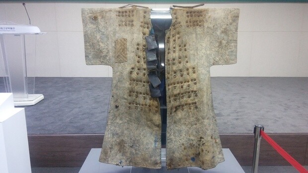 [Photo] 18th-century Joseon armor finds its way back to Korea