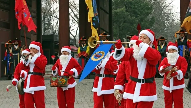 [Photo] Palace guards hold special Christmas service during changing ...