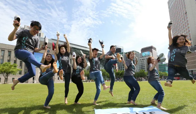 [Photo] Take a shoeless snapshot for shoeless children