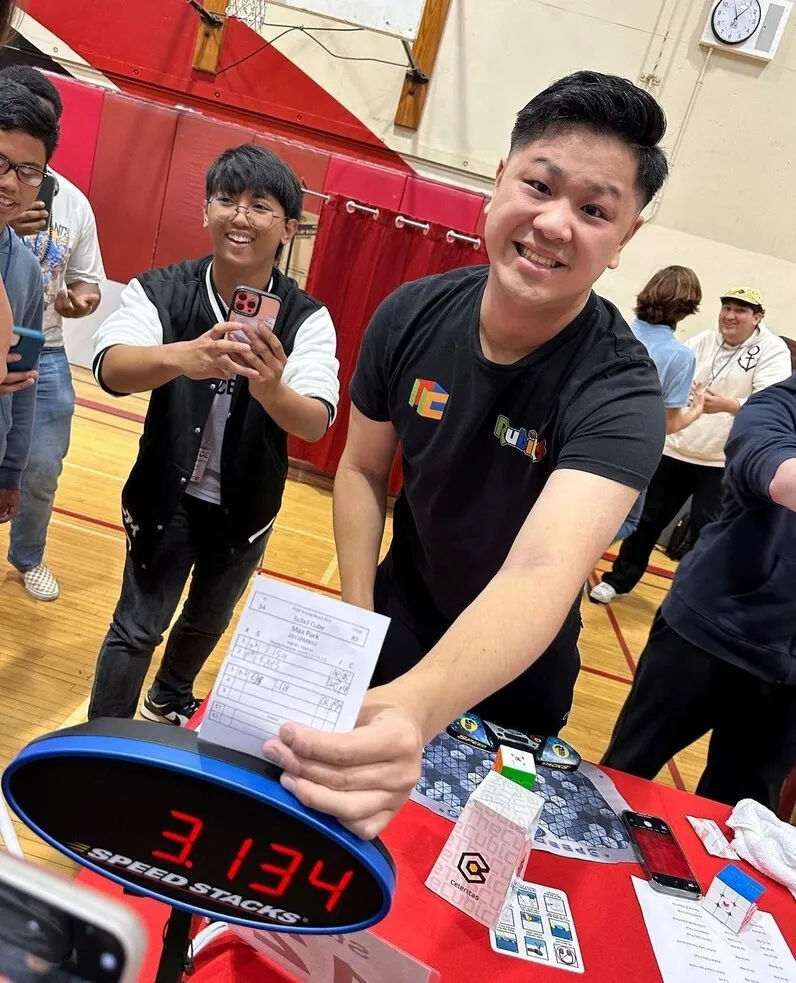 큐브 3.13초 만에 “예스!”…세계신기록 세운 이 선수