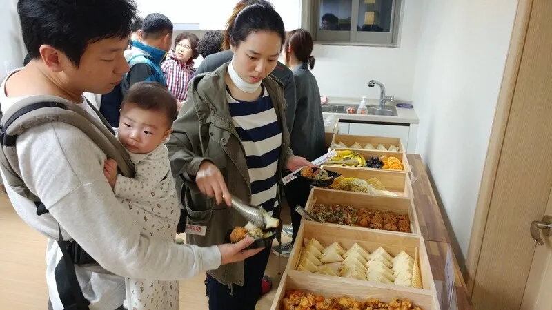 [Photo] Free breakfast for eight apartments in Gwangju’s Gwangsan District