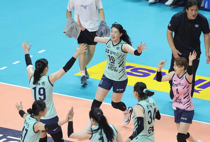 GS칼텍스, 기업은행에 3-1 설욕…6번째 KOVO컵 정상