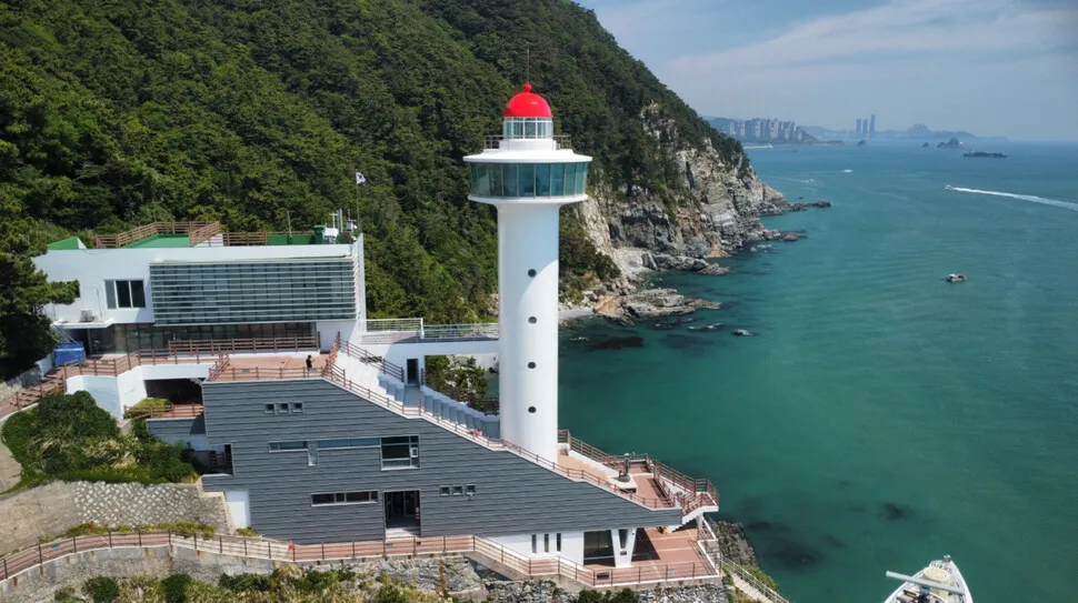 부산 영도등대, 해양문화공간 거점으로 새단장