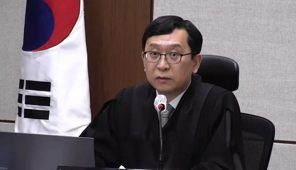 [전문] 이진관 재판장 “한덕수 피고인을 징역 23년에 처한다”