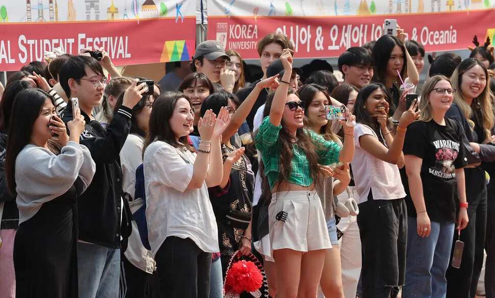 [Photo] International students take their culture down the runway