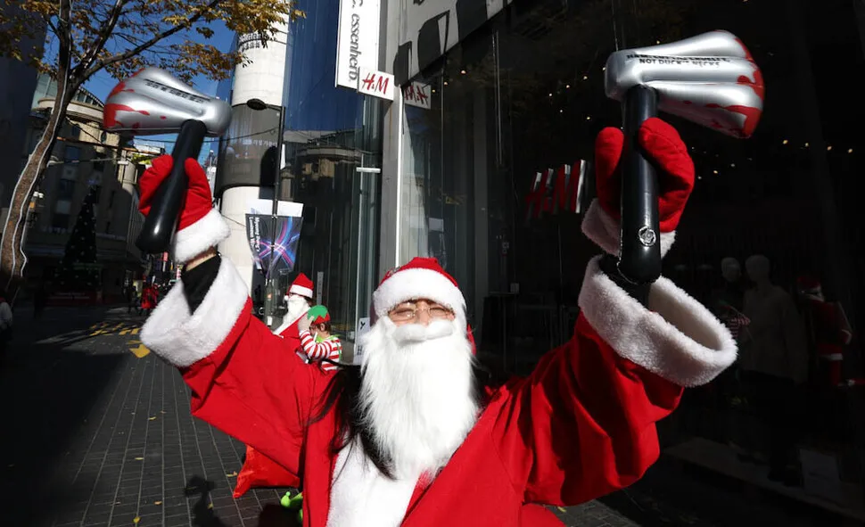 [Photo] Say no to cruelly produced down coats this holiday season