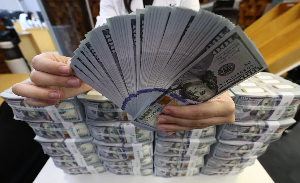 대미 투자 불확실·엔화 약세…원-달러 환율 1420원대 급등