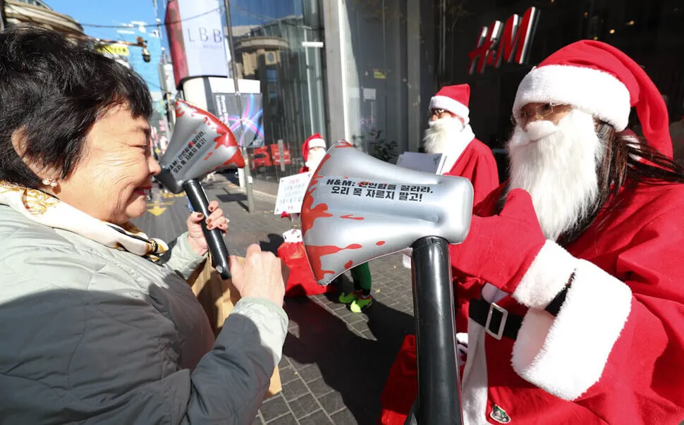 [Photo] Say no to cruelly produced down coats this holiday season