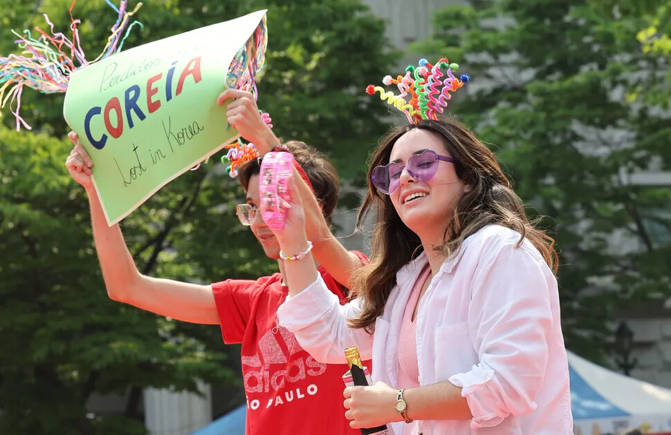 [Photo] International students take their culture down the runway