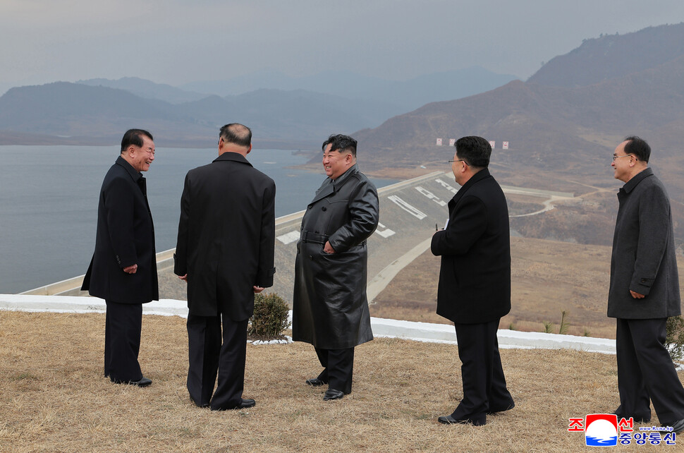 [포토] 김정은, 강원도 발전소 준공식 참석