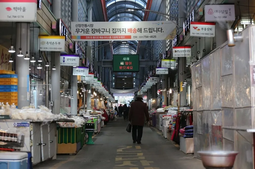 Opening of mega shopping malls a horrorshow for traditional market ...