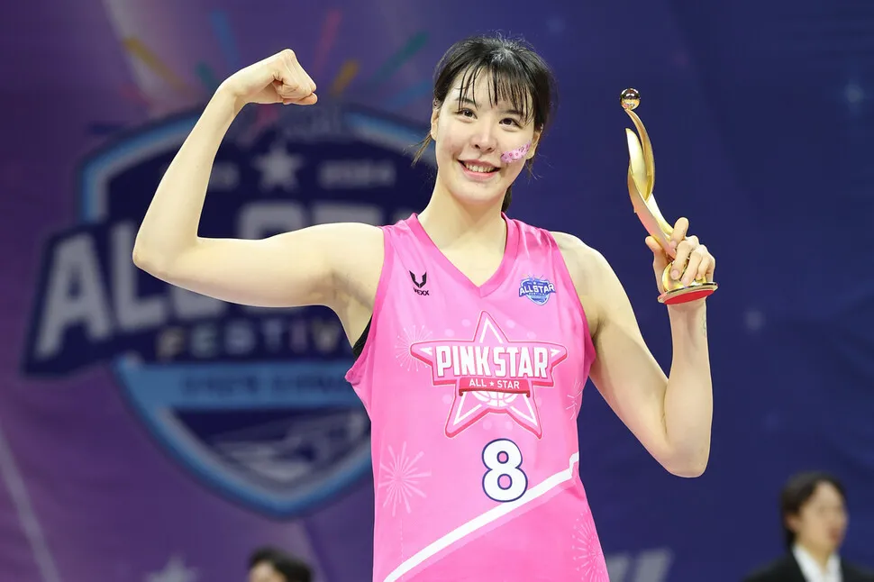 KB 박지수, 여자프로농구 사상 첫 5연속 라운드 MVP
