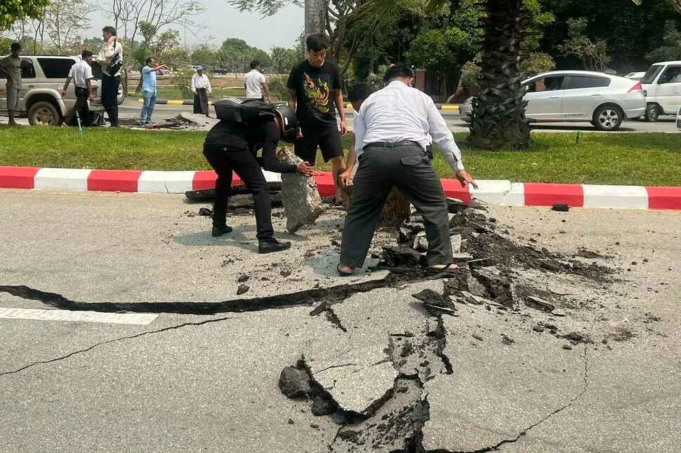 미얀마 강진 ‘두 차례 진동’, 중국 윈난성·라오스 비엔티안서도 감지