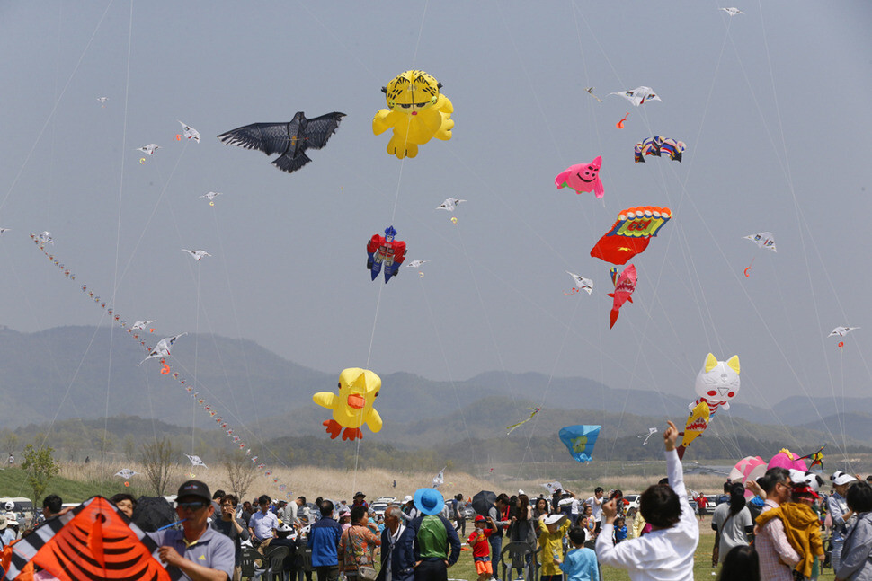 [Photo] All kinds of kites in the sky