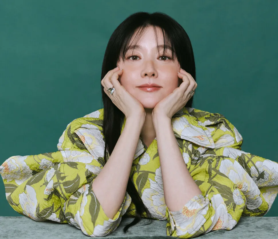 이영애, 32년 만에 연극무대…“정답 없는 여자 같아요”